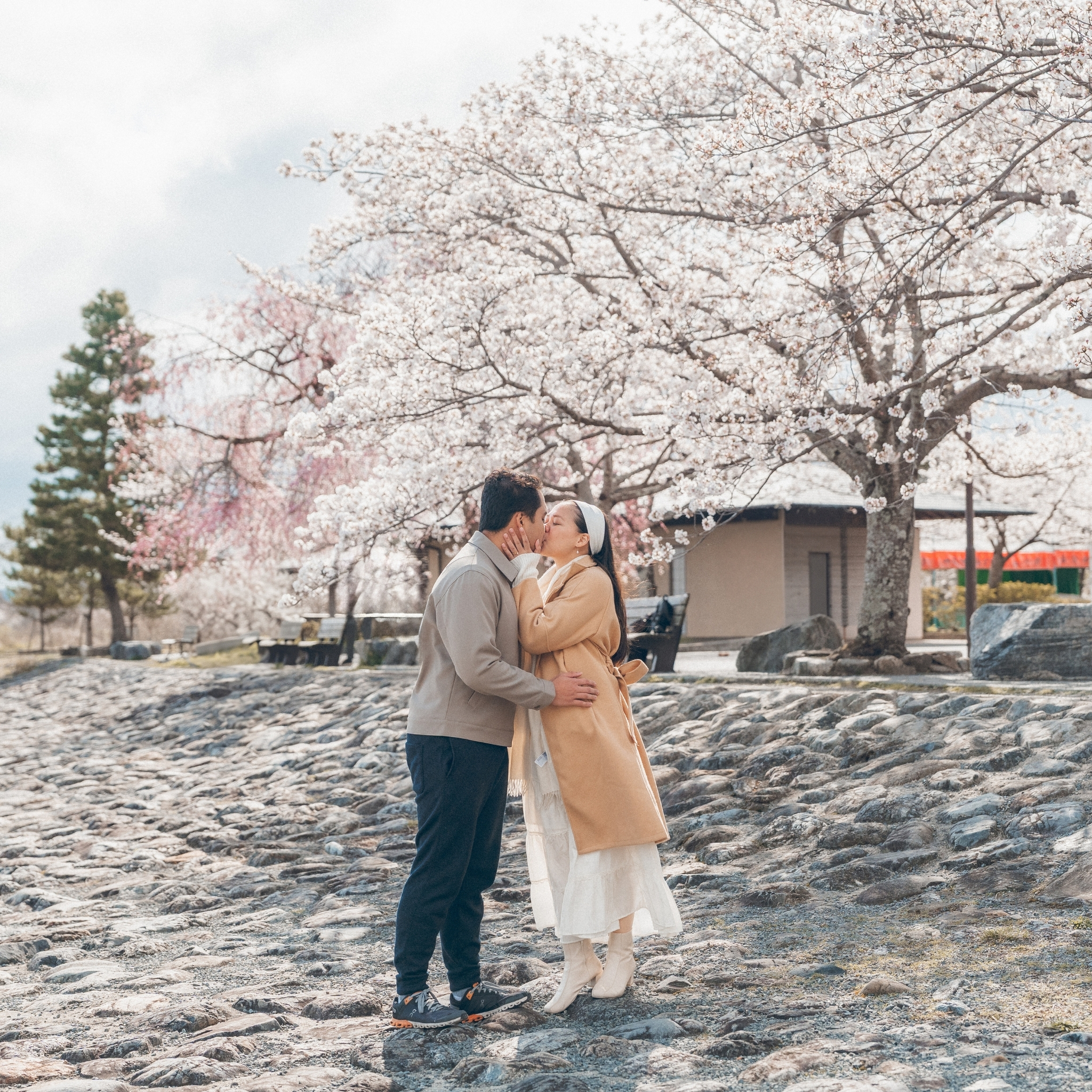 Dreamy Honeymoon Photoshoot in Romantic Kyoto, Japan | Localgrapher