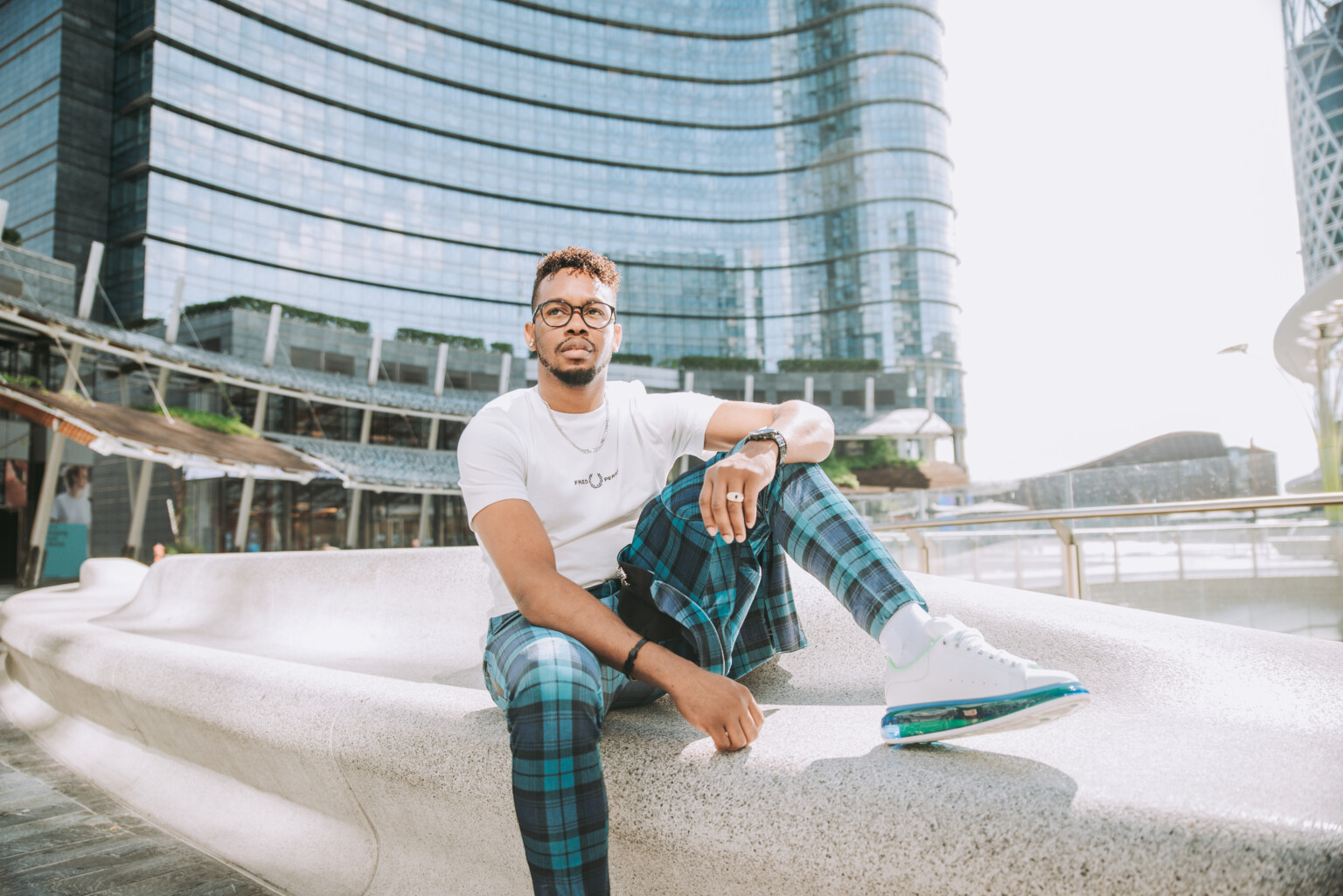 How to Get Perfect Solo Photos for Your Instagram | Localgrapher