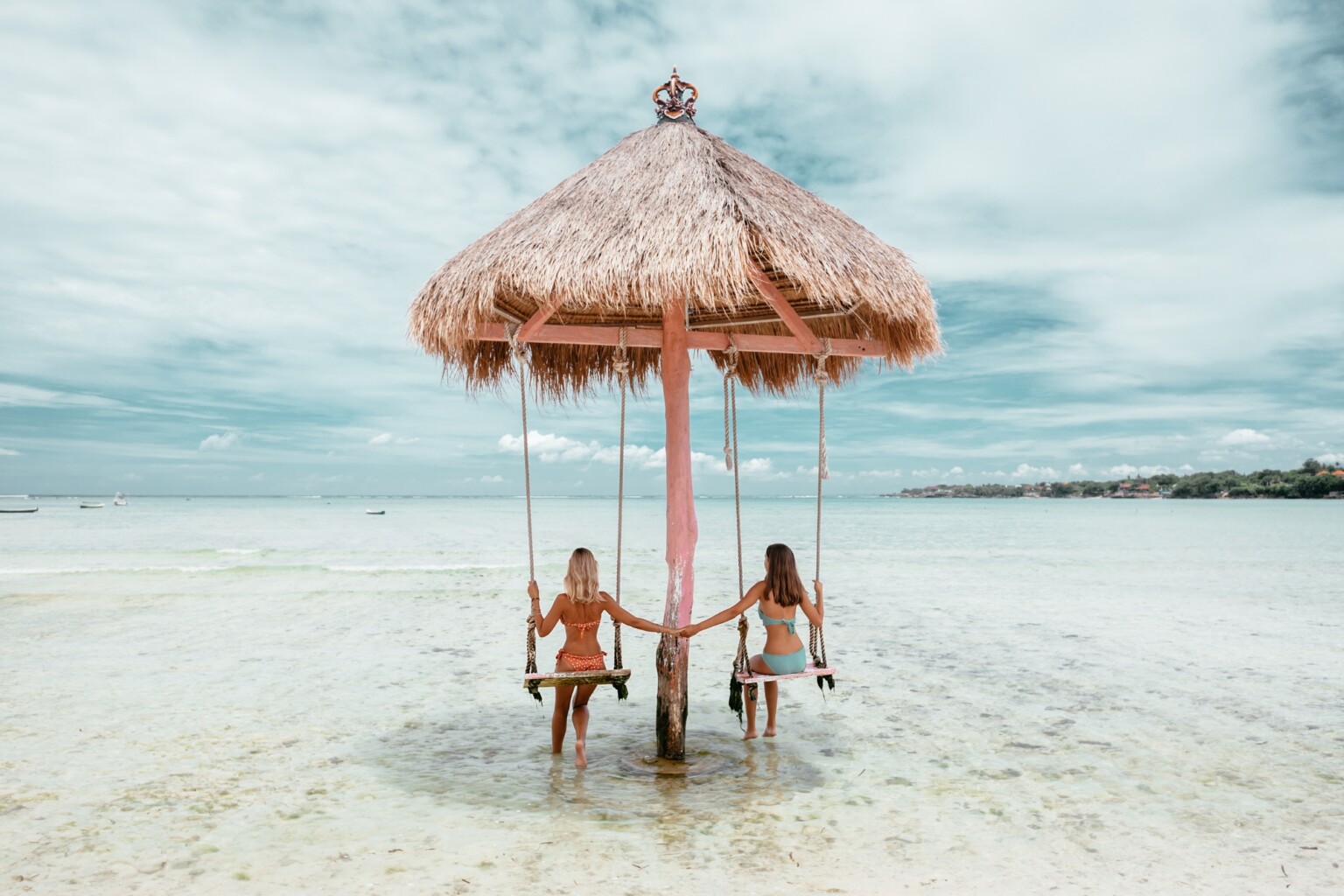 These are 10 Must-Try Sister Photoshoot Ideas | Localgrapher Blog