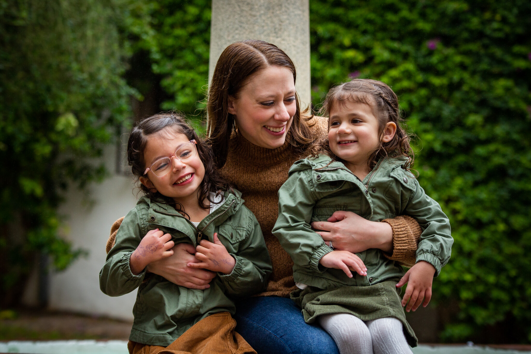These are 10 Must-Try Sister Photoshoot Ideas | Localgrapher Blog