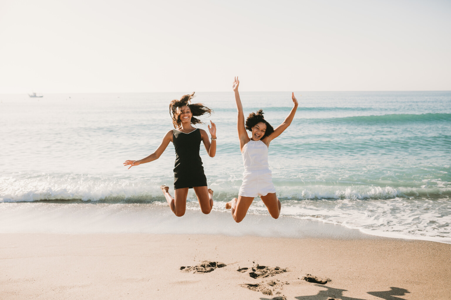 20+ Beach Photoshoot Ideas from Around the World | Localgrapher