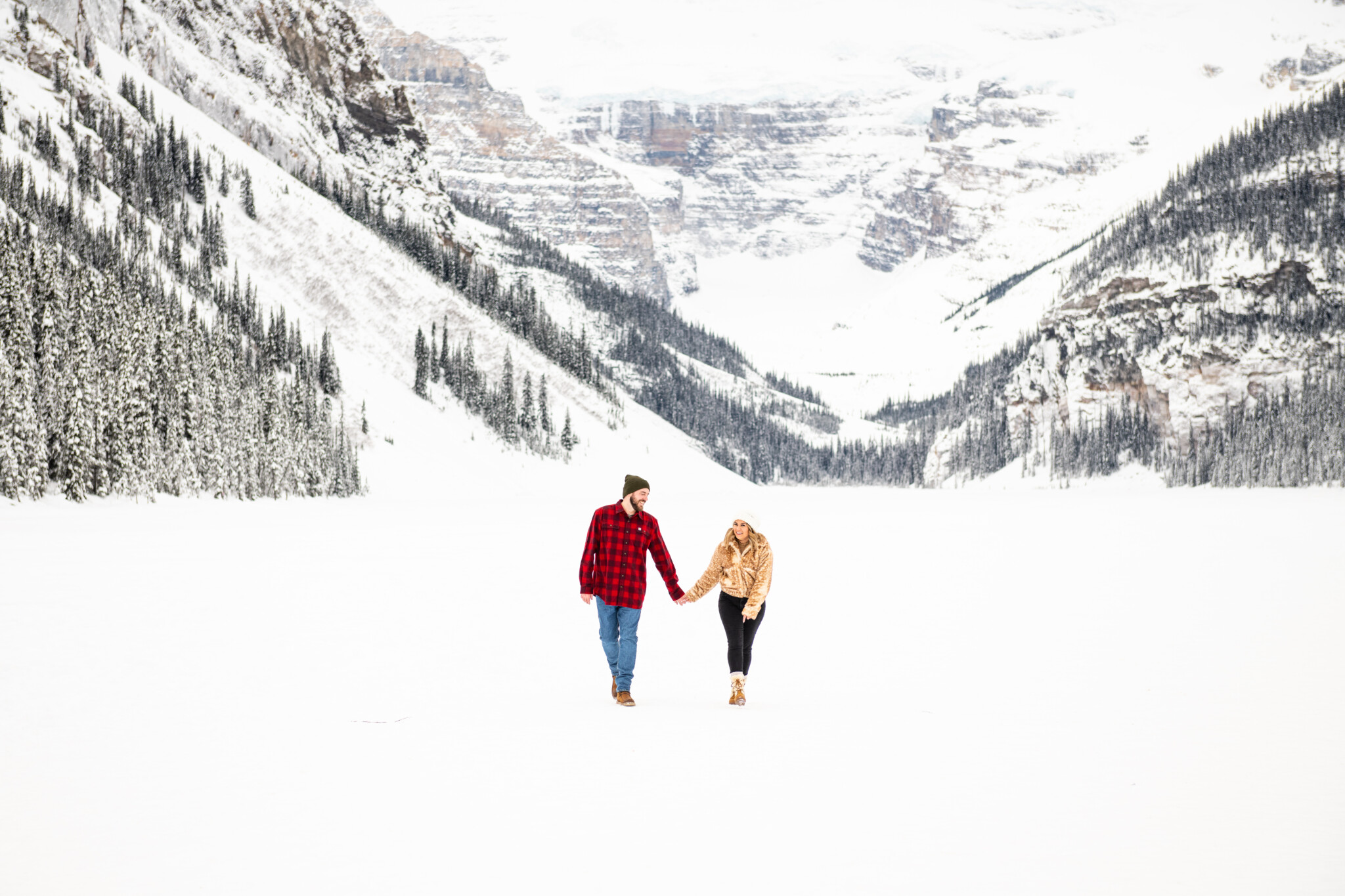 25+ Poses Your Personal Photographer Can Capture in Winter Only ...