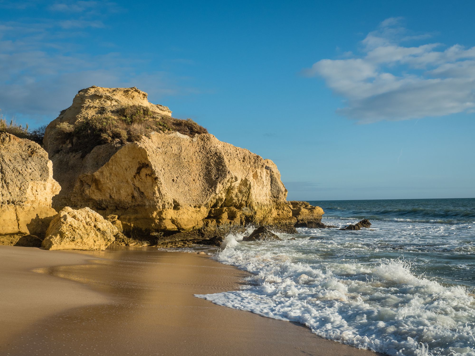Galé Beach & Other Top Photo Spots in Albufeira | Localgrapher