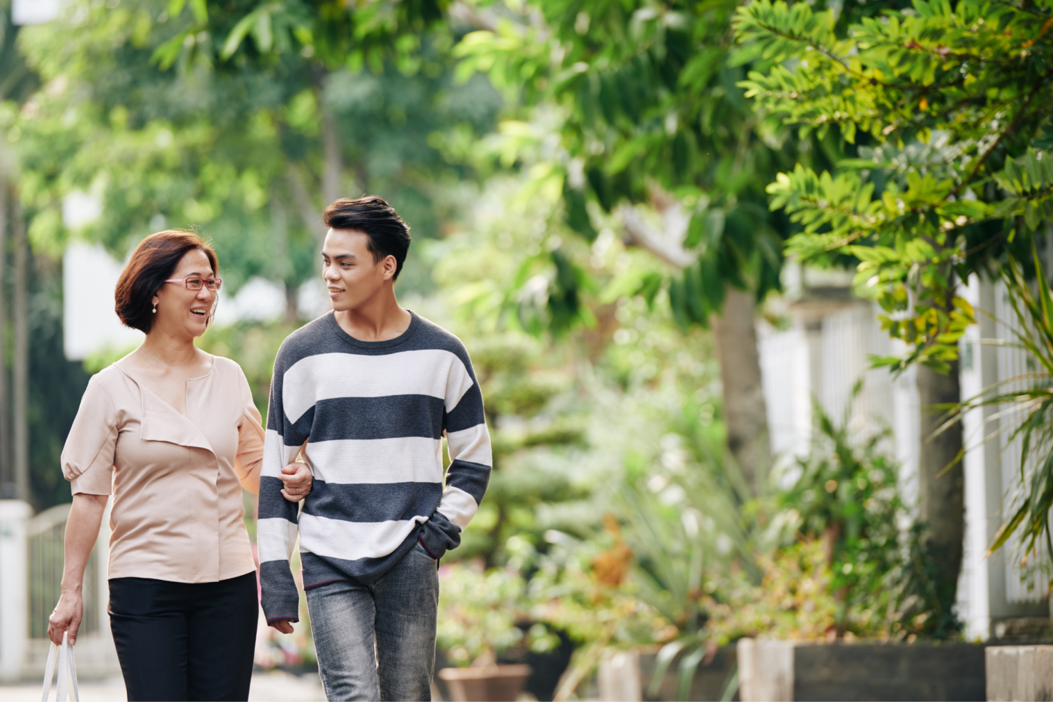 30 Timeless Mom and Son Photography Ideas - Localgrapher