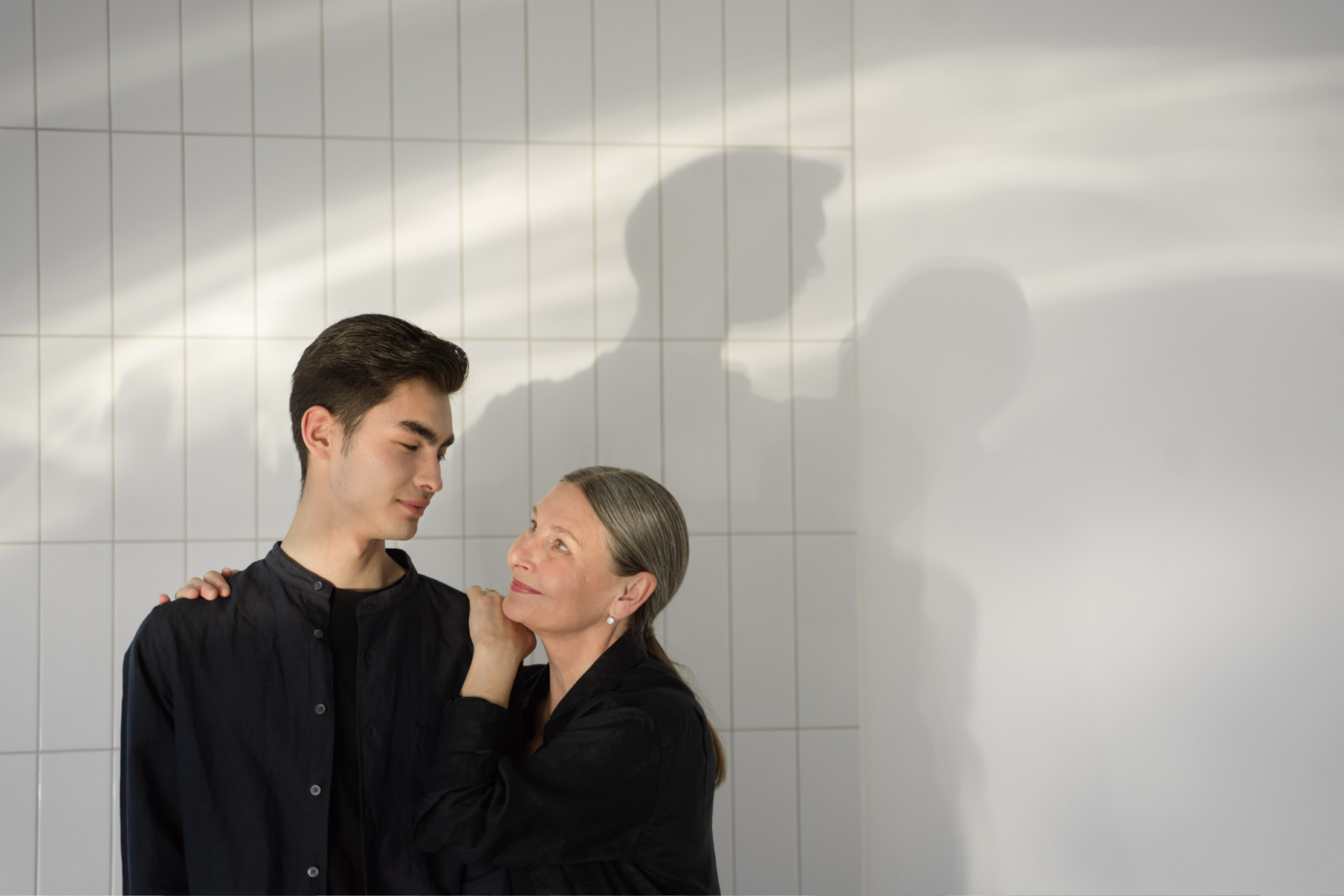 30 Timeless Mom and Son Photography Ideas - Localgrapher