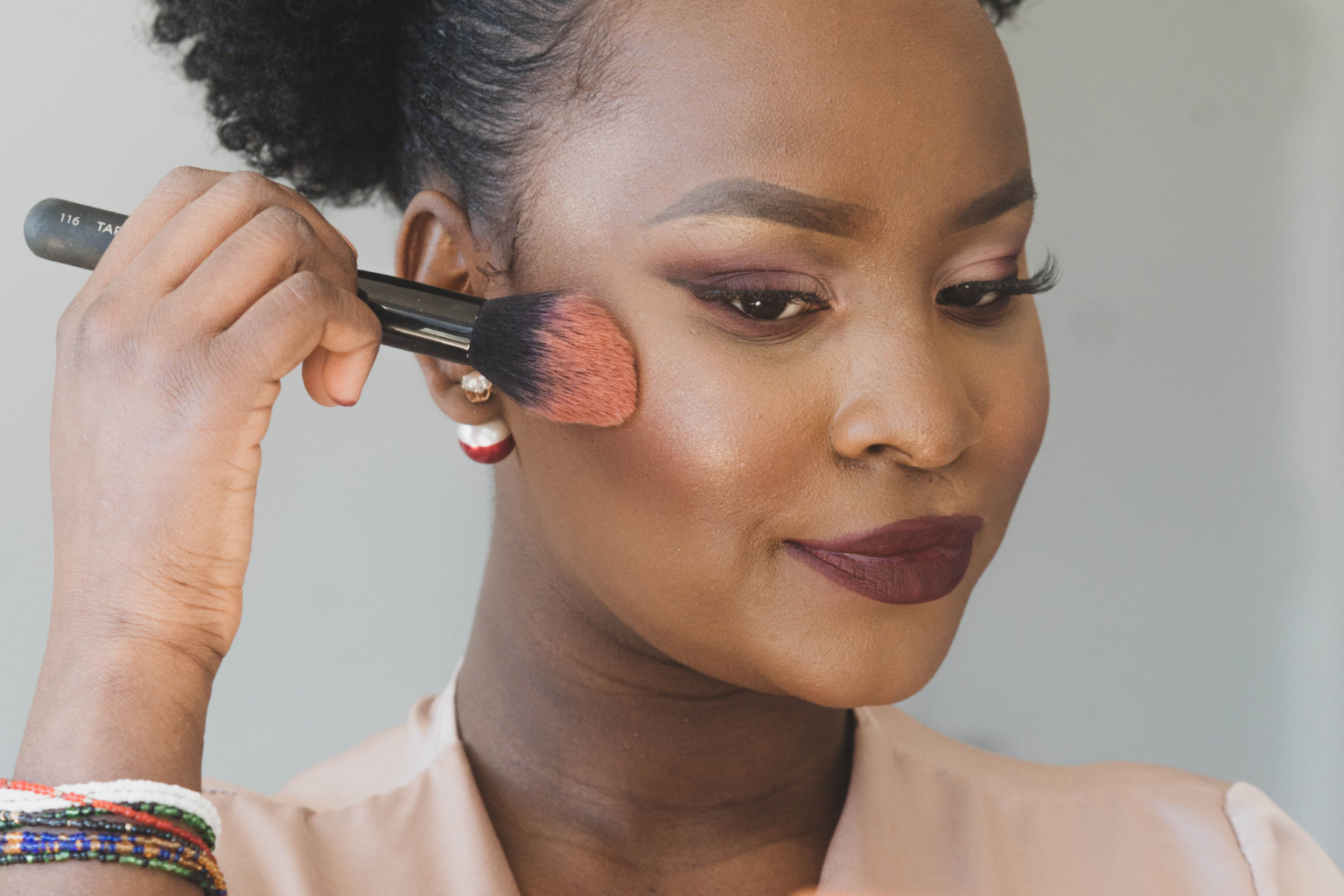 Mastering Makeup for a Photoshoot: Professional Tips, Timeless Look ...