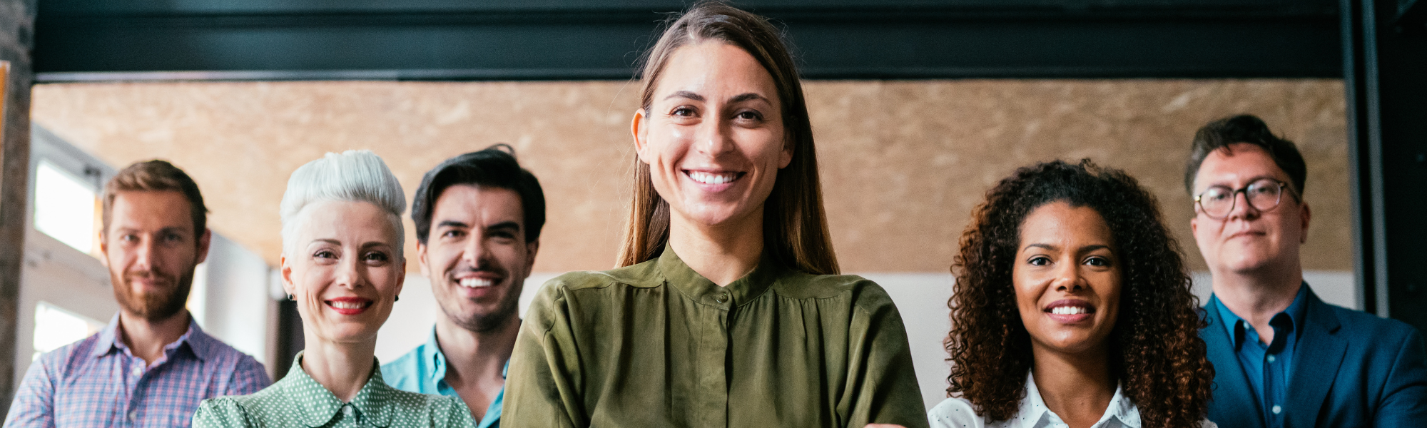 24 CEO Photoshoot Ideas to Showcase Leadership in 2024 - Localgrapher