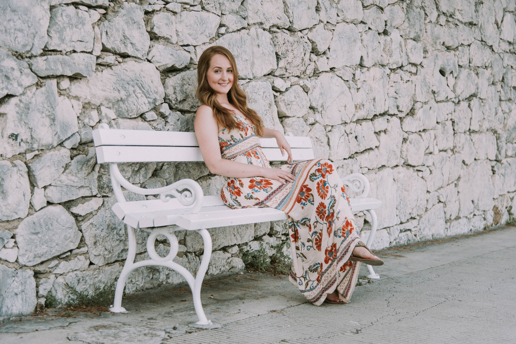 20 Photoshoot Poses for Women that are Stealing the Show - Localgrapher