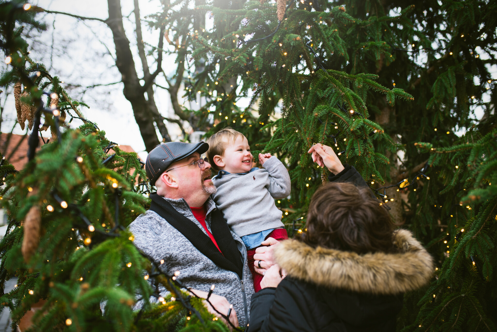 Family of 3 Photo Ideas: Poses, Matching Outfits & More - Localgrapher