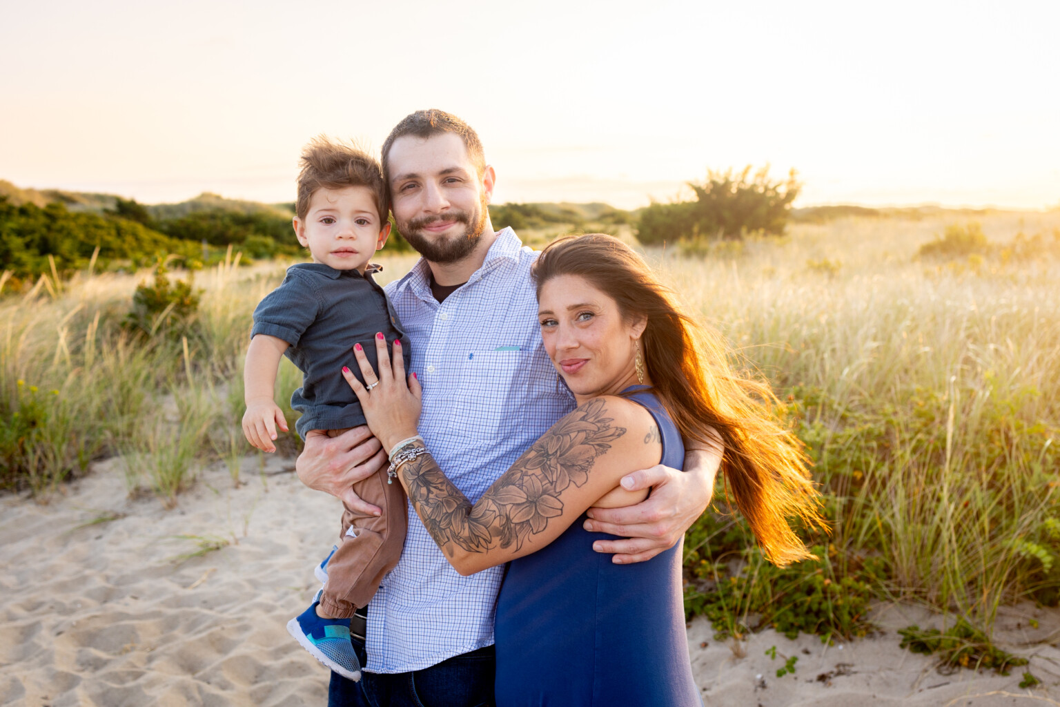 Family of 3 Photo Ideas: Poses, Matching Outfits & More - Localgrapher