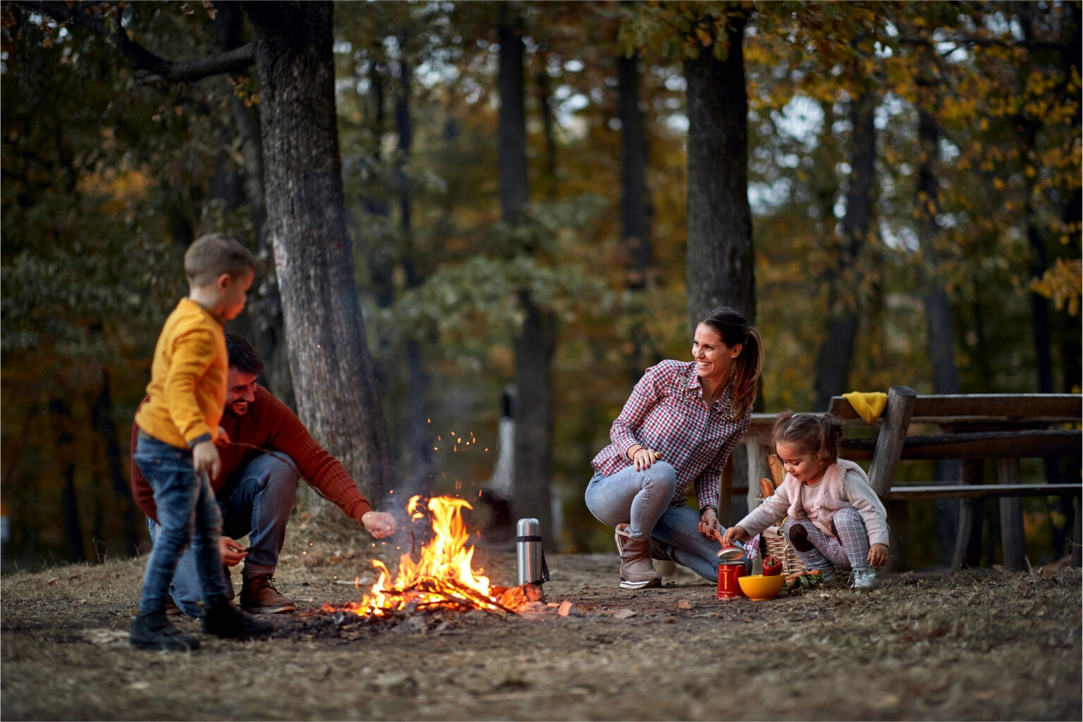 25 Family Picnic Photoshoot Ideas for Summer & Fall - Localgrapher