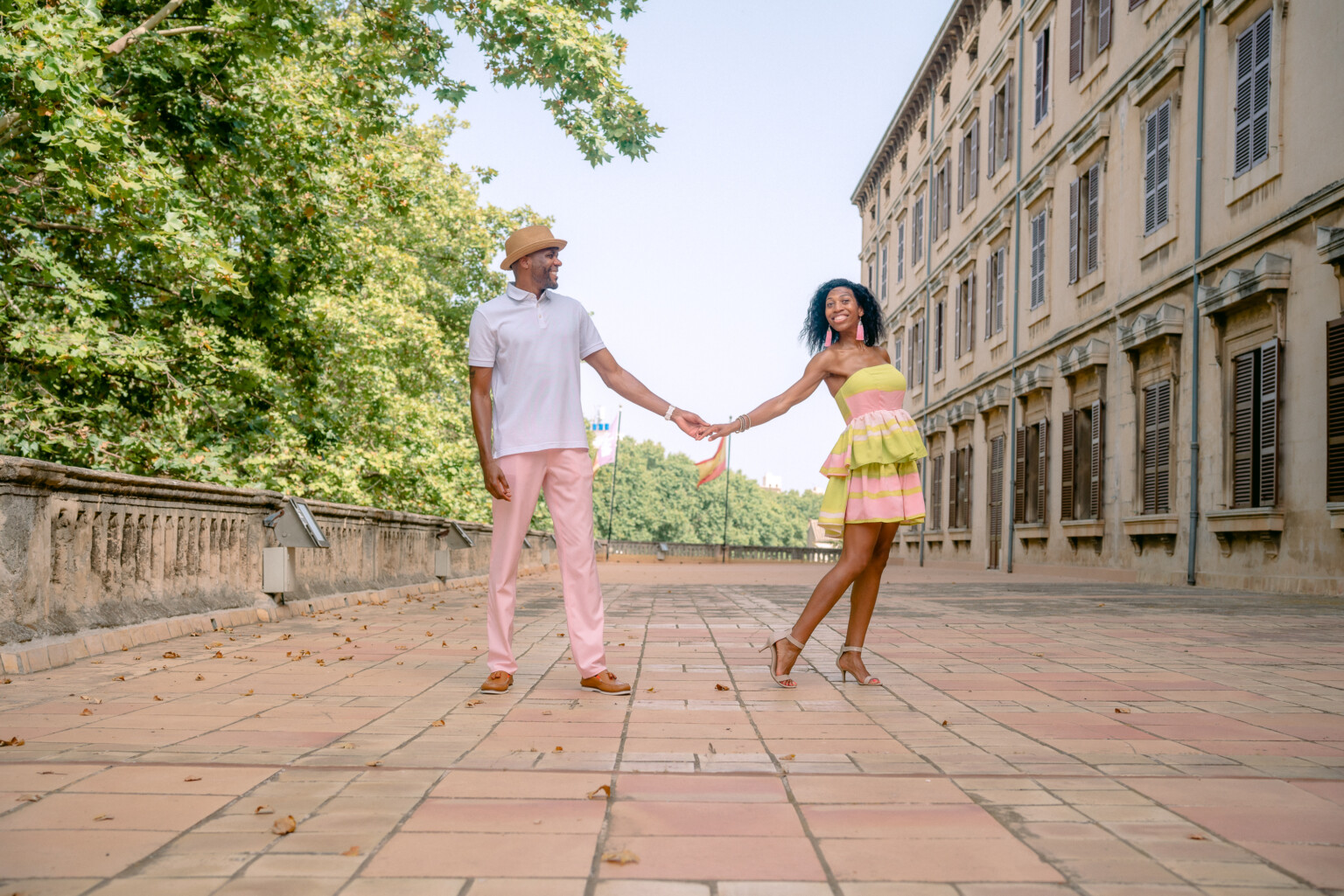 Mastering Poses for Pictures: Top Tips for Stunning Photos - Localgrapher