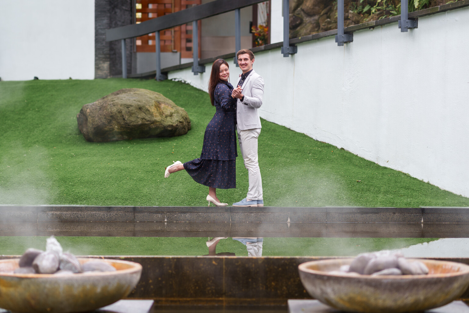 25 Cute Photo Ideas: Creative & Fun Poses for Your Next Couple's ...