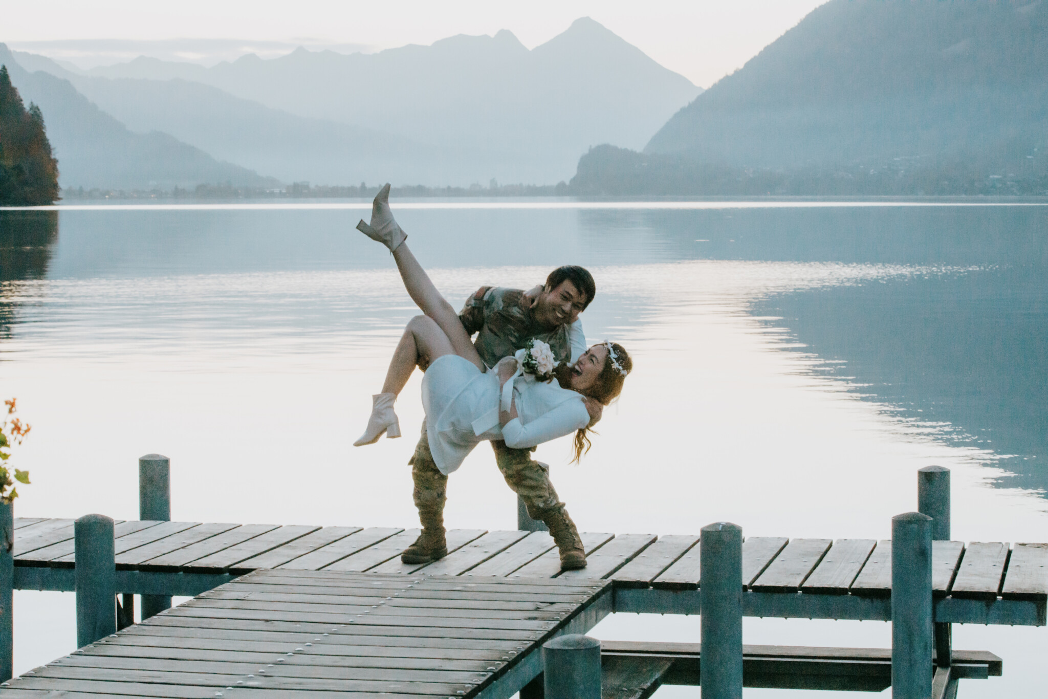 25 Cute Photo Ideas: Creative & Fun Poses for Your Next Couple's ...