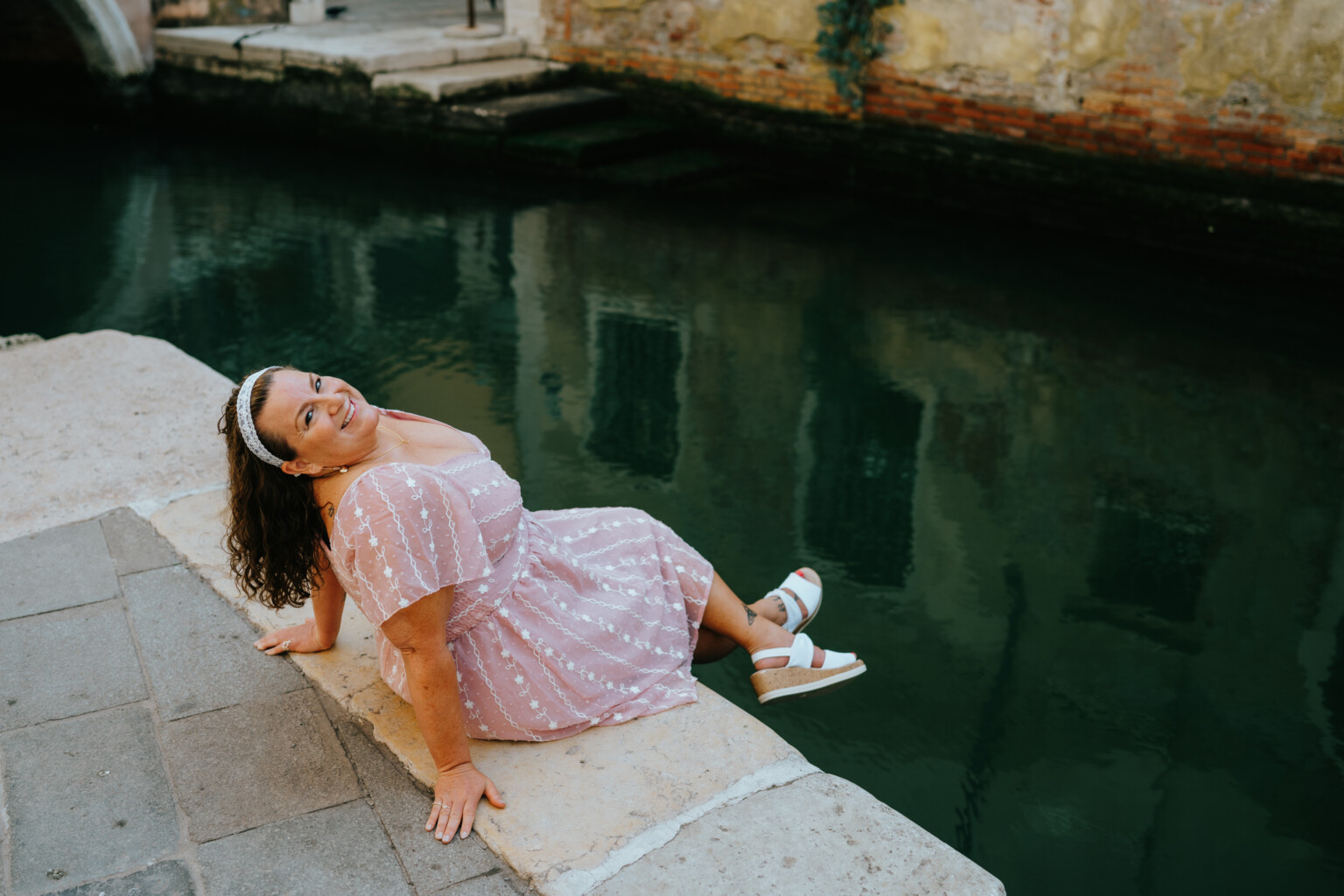 20+ Poses for Pictures to Send Your Boyfriend - Localgrapher